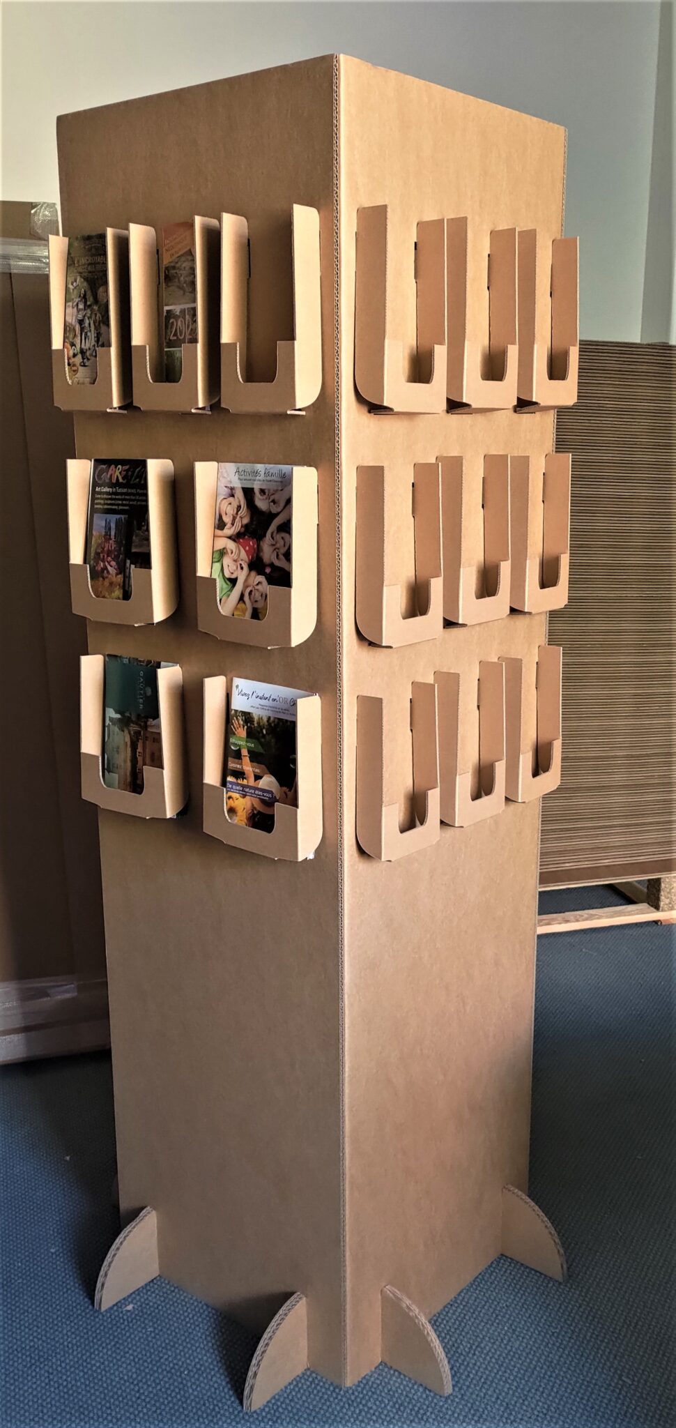 Présentoir en carton FSC pour Flyers | CartonkitEvents